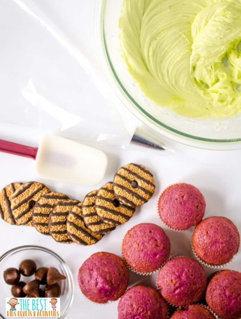 Halloween Witch Hat Cupcakes • The Best Kids Crafts and Activities