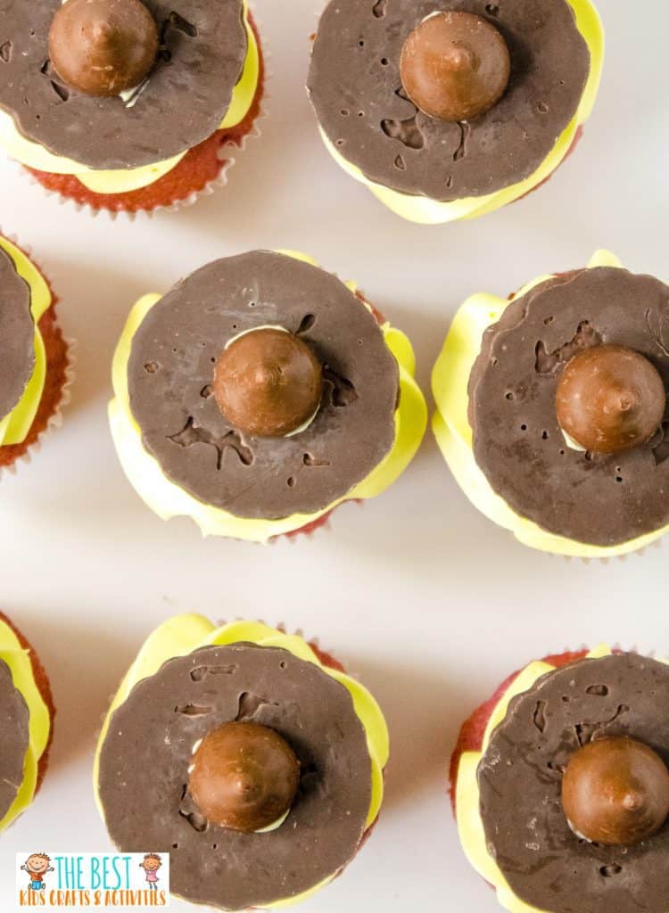 Halloween Witch Hat Cupcakes • The Best Kids Crafts and Activities