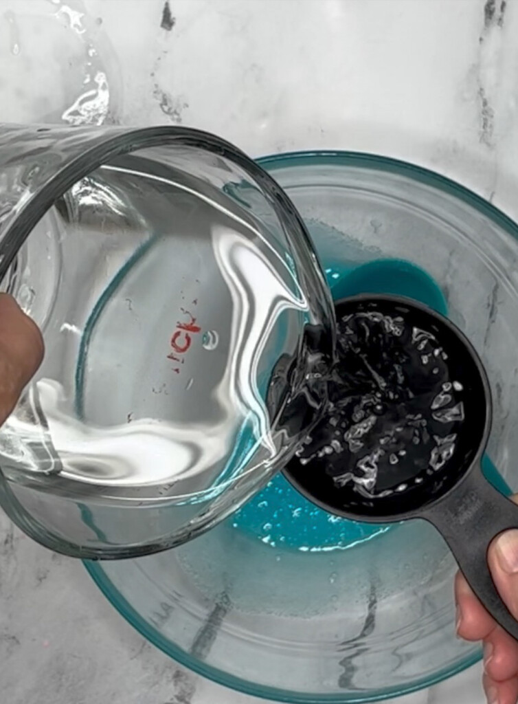 How to Make Homemade Bubbles • The Best Kids Crafts and Activities