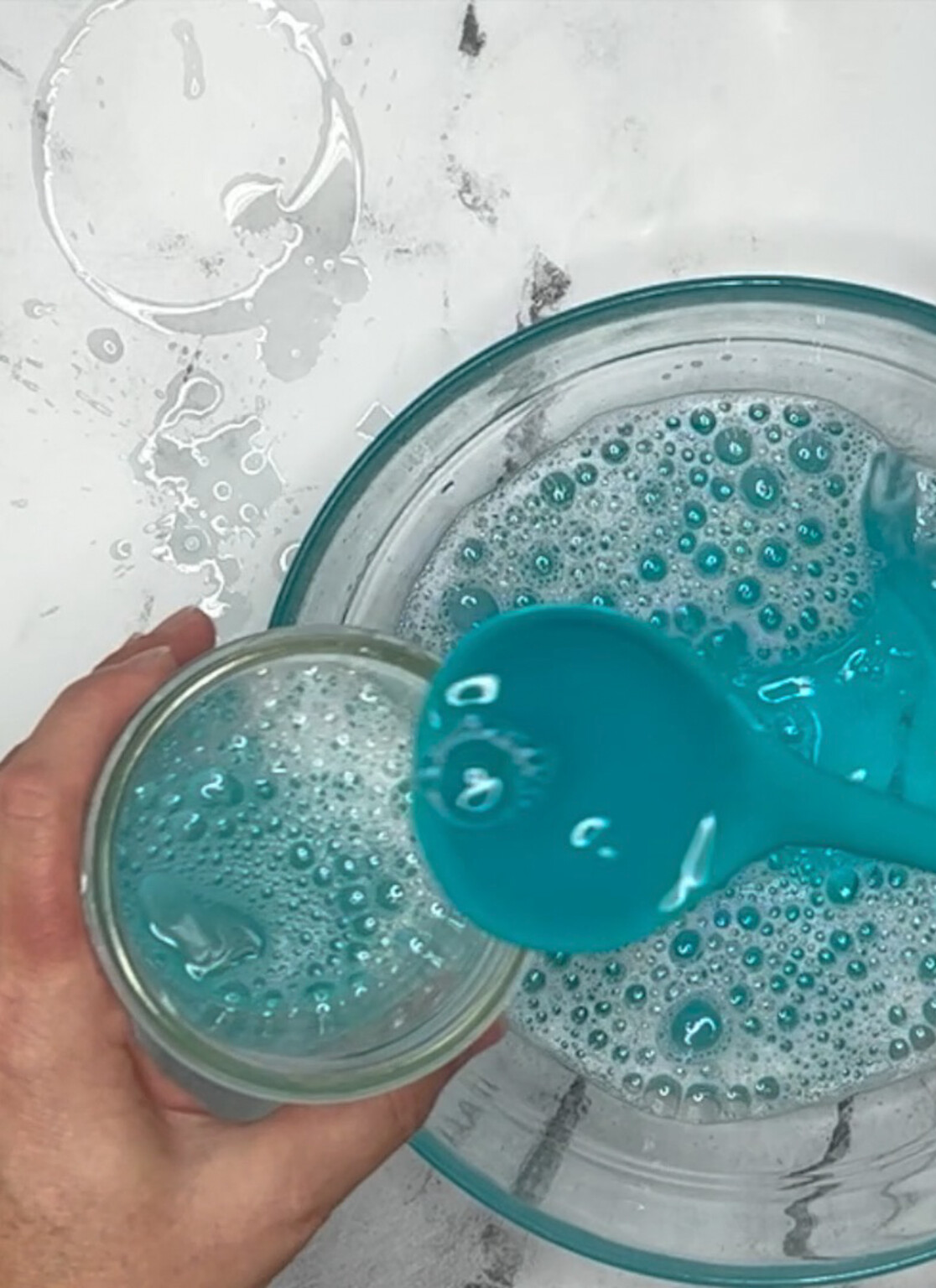 How to Make Homemade Bubbles • The Best Kids Crafts and Activities